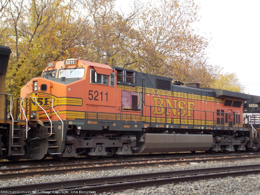 BNSF 5211